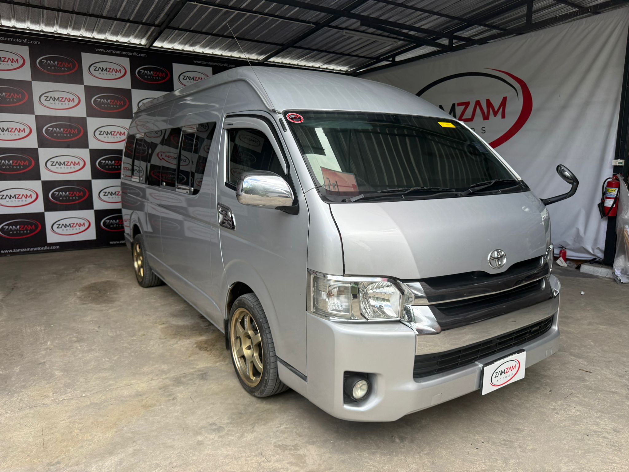 TOYOTA HIACE COMMUTER - Find Your Perfect Car