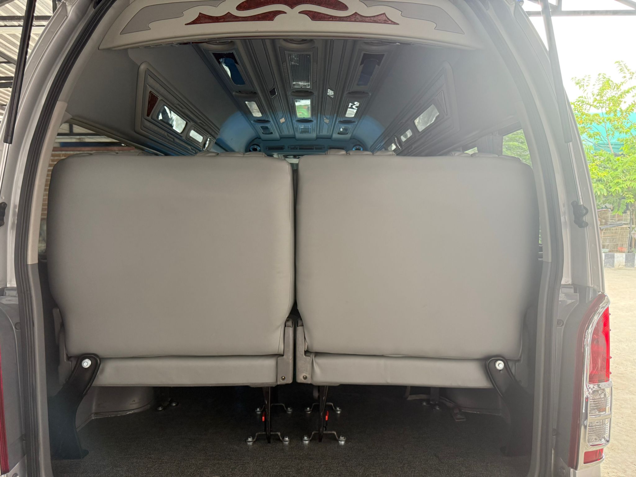 TOYOTA HIACE COMMUTER - Find Your Perfect Car